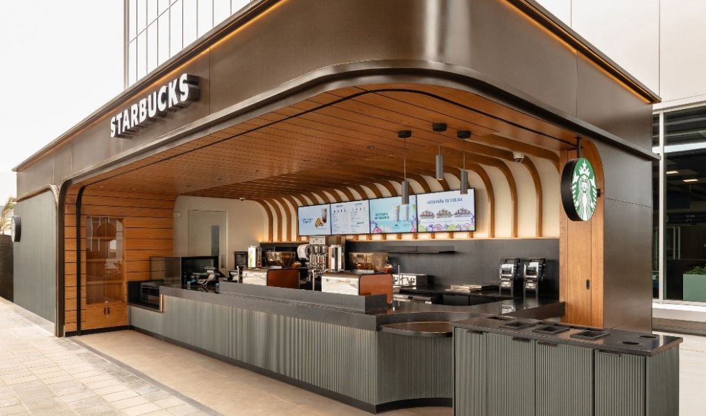 Starbucks expande en Perú con Nueva Tienda en el Aeropuerto de Lima y ...